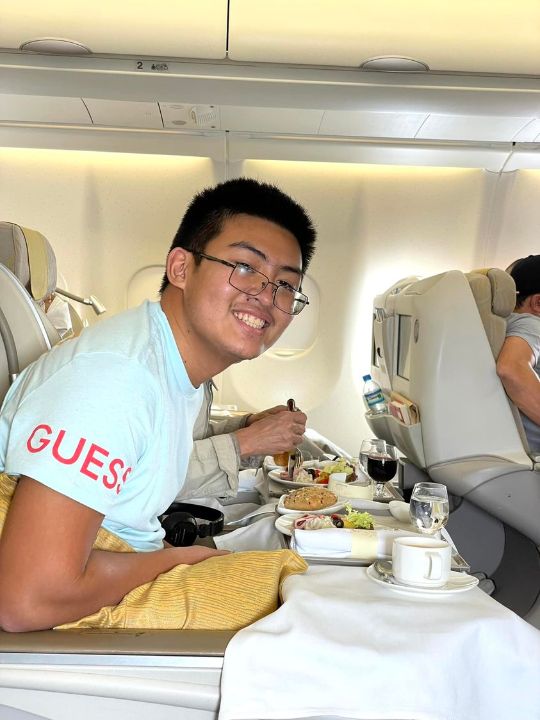 White cat's angry expression - Kylie Jenner - Photography, Animals ...