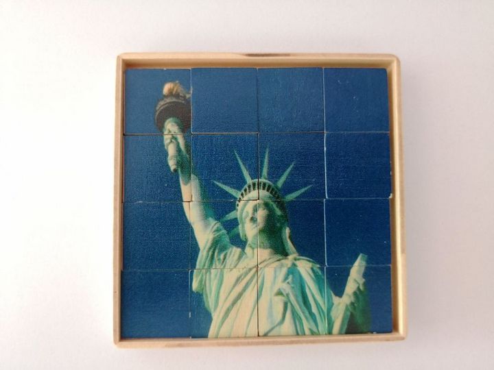HAND PUZZLES - Paintings & Prints