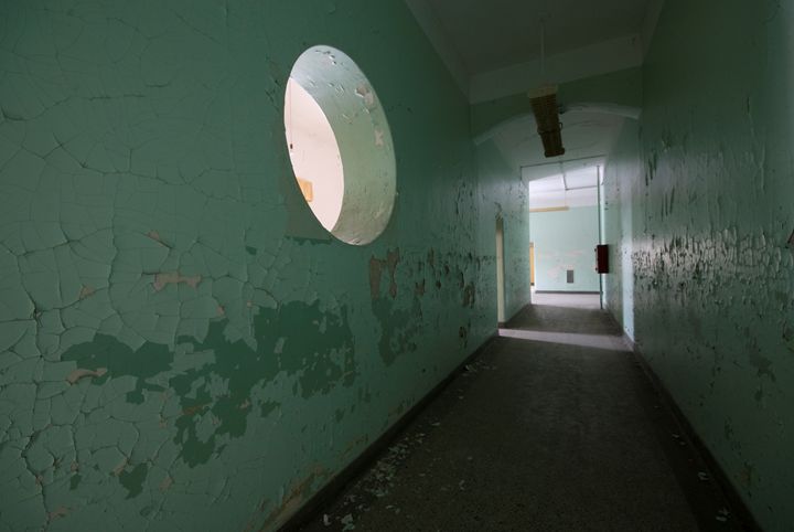 Hole in the Wall - Photadyta - Photography, Buildings & Architecture ...