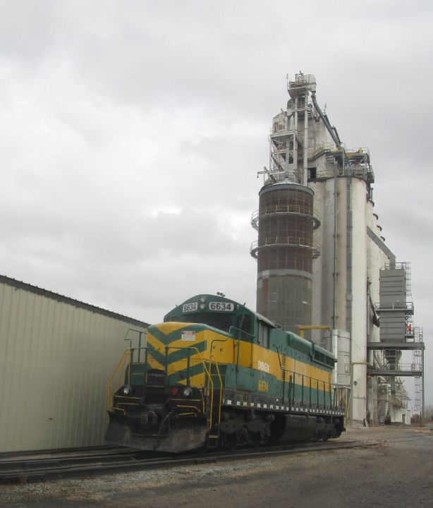 DBGX 6634 - Ward Love's Red Bear Gallery - Photography, Vehicles & Transportation, Trains - ArtPal