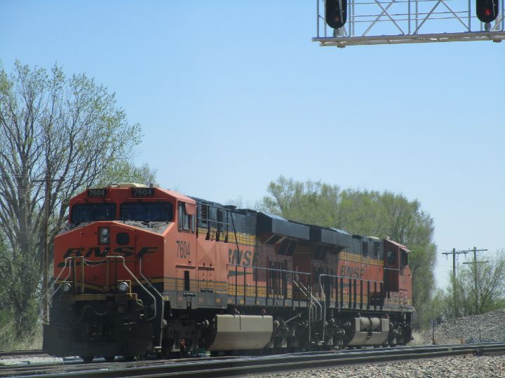 BNSF 7604 and 7733 - Ward Love's Red Bear Gallery - Photography ...
