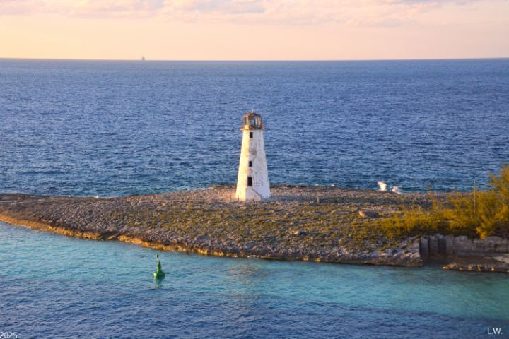 The Lighthouse In Nassau Harbour - Lisa Wooten Photography ...