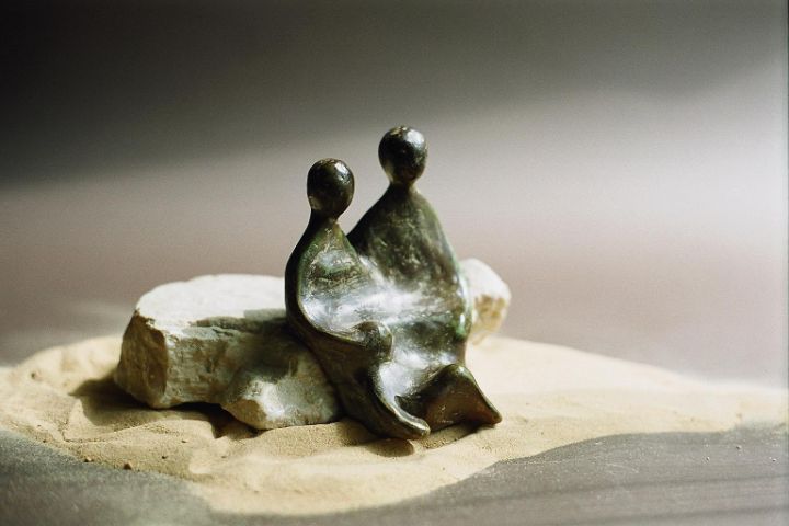 Whoever has Luck at their Feet - Hedwig Hayoz-Häfeli - Sculptures ...