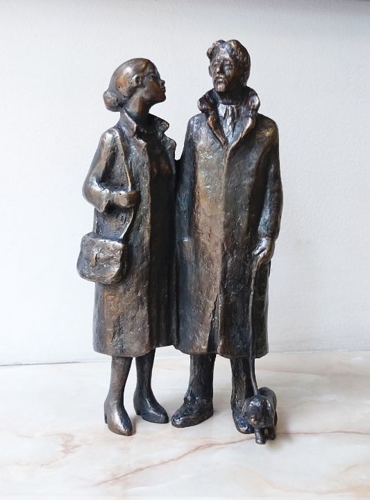 Realistic sculpture,young family - Miniature Gallery - Sculptures ...