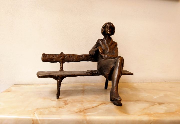 Realistic sculpture of young woman - Miniature Gallery - Sculptures ...