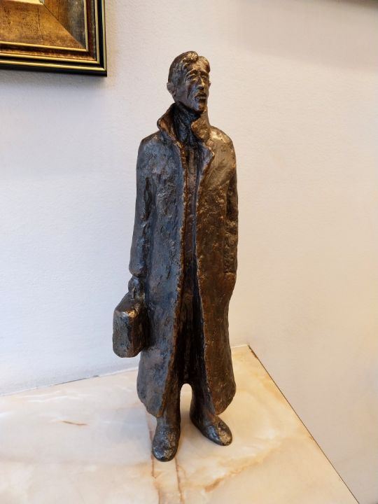 Traveler with suitcase sculpture - Miniature Gallery - Sculptures ...