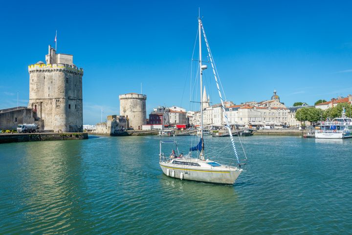 A yacht sailing into la Rochelle - Stephen Rennie Wildlife Photography ...