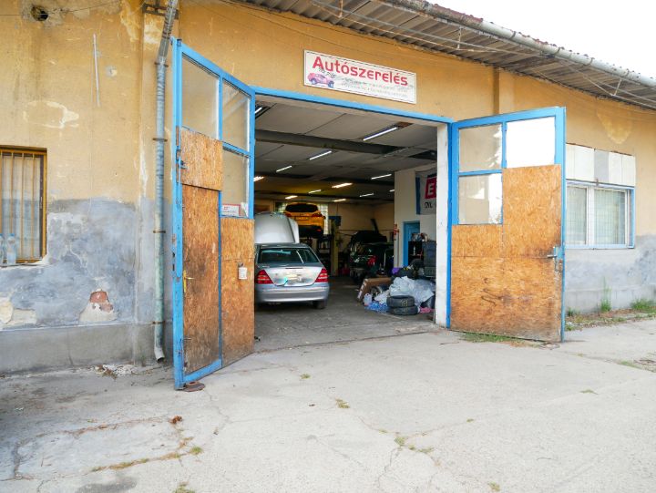 Car repair, yellow car - Denes Agnes Dora - Photography, Landscapes ...