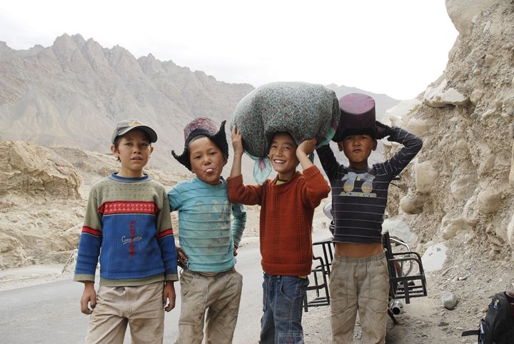 kids on the road having fun - easywind - Photography, People & Figures ...