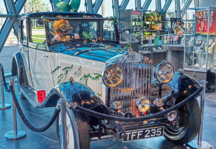 Salvadore Dali Museum - Rain Car - Farols Fotos - Photography, Vehicles ...