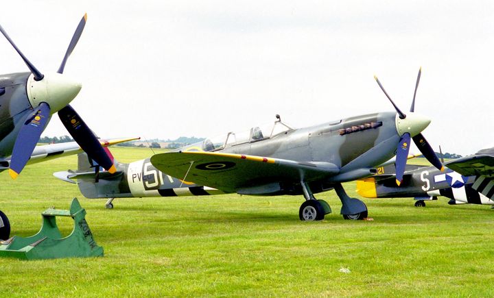 RAF LF.IX SPITFIRE - MILITARY PHOTO PRINTS UK - Photography, Vehicles ...