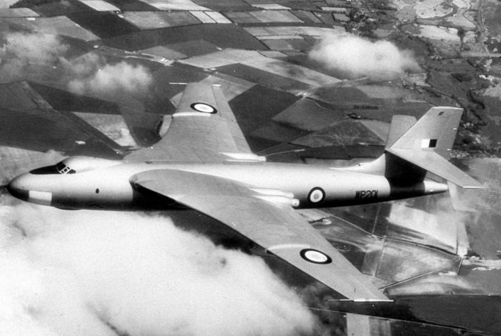 2160 VALIANT BRITISH BOMBER - MILITARY PHOTO PRINTS UK - Photography ...