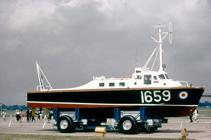RAF RESCUE LAUNCH - MILITARY PHOTO PRINTS UK - Photography, Vehicles ...